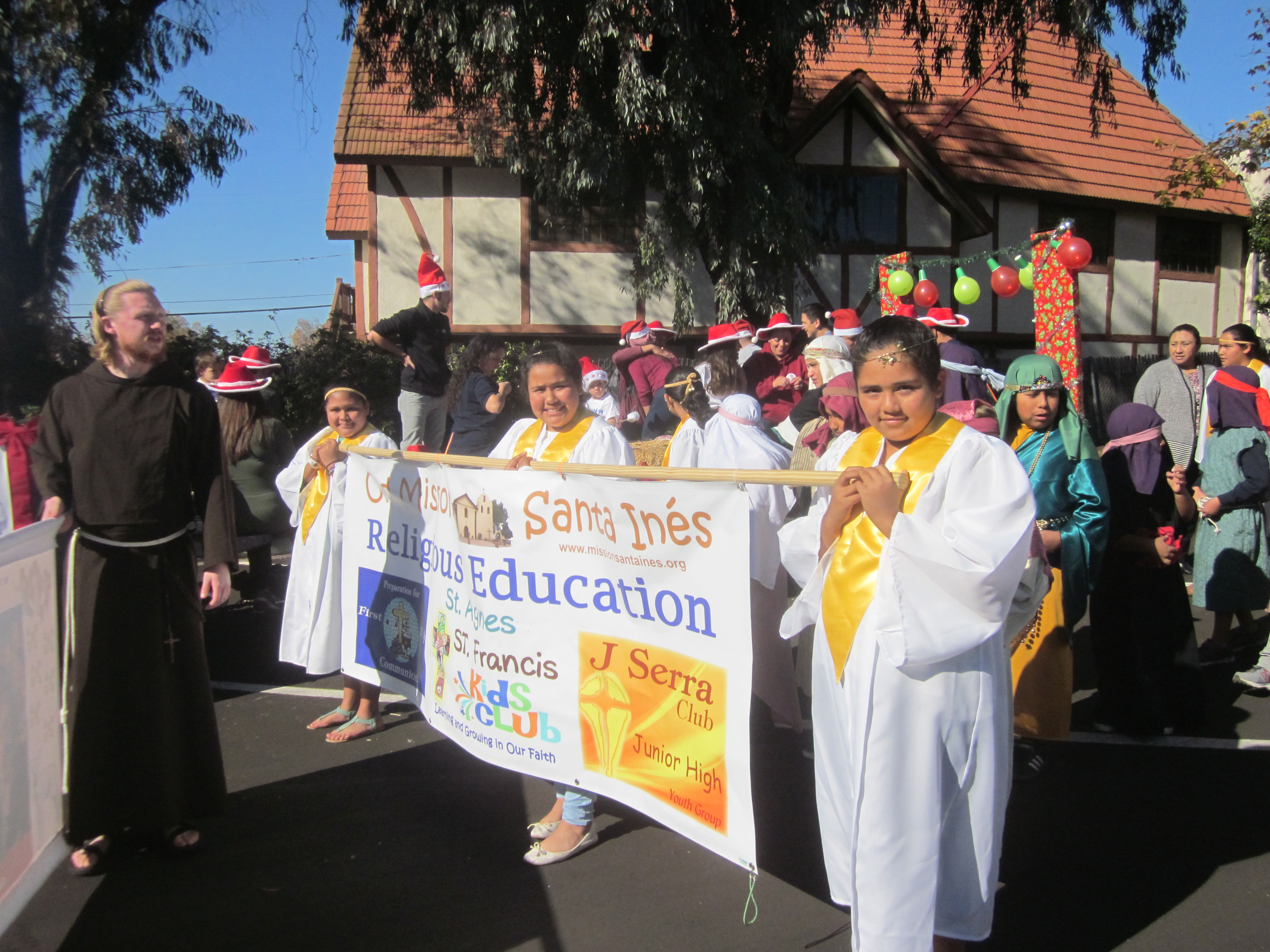 2016 Solvang Julefest Parade | Old Mission Santa Inés